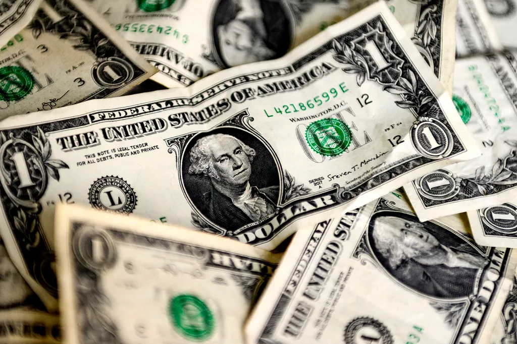 Dólar em alta seguindo tendência global - MoneYou